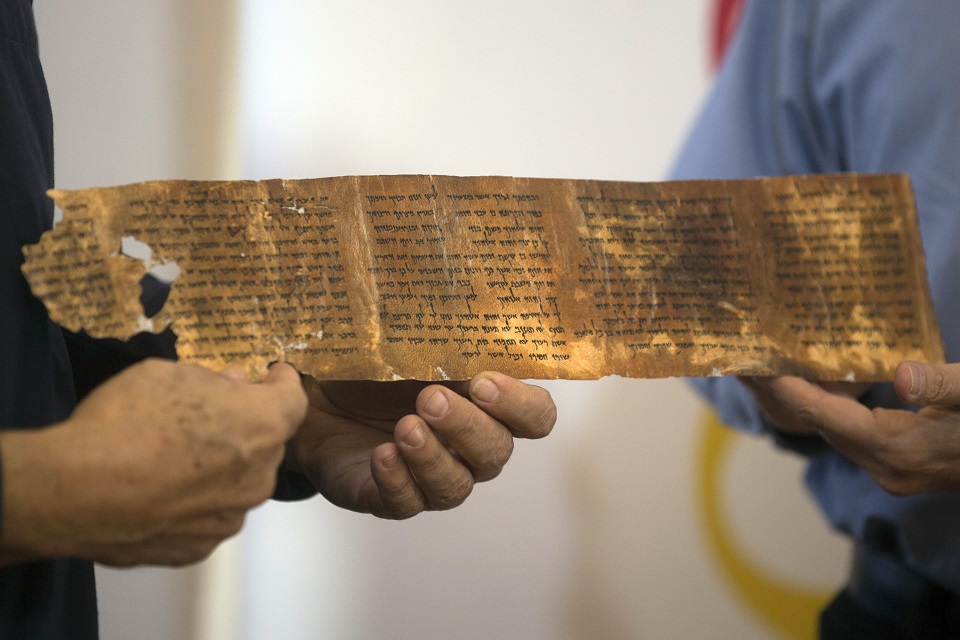 World’s oldest example of Ten Commandments on show in Israel | GMA News ...