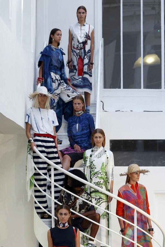 Fashion features tropics and layers at Paris show opening | GMA News Online