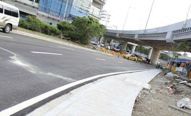 DPWH opens Circulo Del Mundo bypass road to ease traffic around NAIA | GMA News Online
