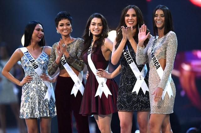 Catriona is in the Final 5 of Miss Universe 2018!