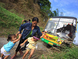 Police: 18 hurt as bus figures in freak accident in Quezon | GMA News ...