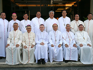 New CBCP officials assume posts | GMA News Online