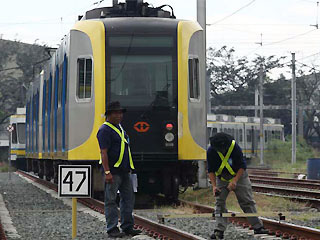 LRT notes long lines on 1st day of school, implements crowd control ...