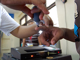 Comelec, Smartmatic: No need for another public bidding for PCOS ...