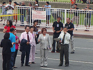 Manila hostage tragedy fatality's kin to walk 100km for justice | GMA ...