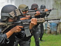 QC cops eye SWAT teams near malls | GMA News Online