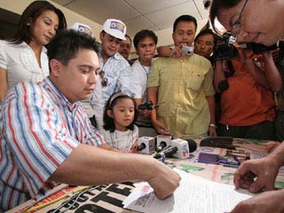 Mikey visits mom in SLMC, says ex-President lost weight | GMA News Online