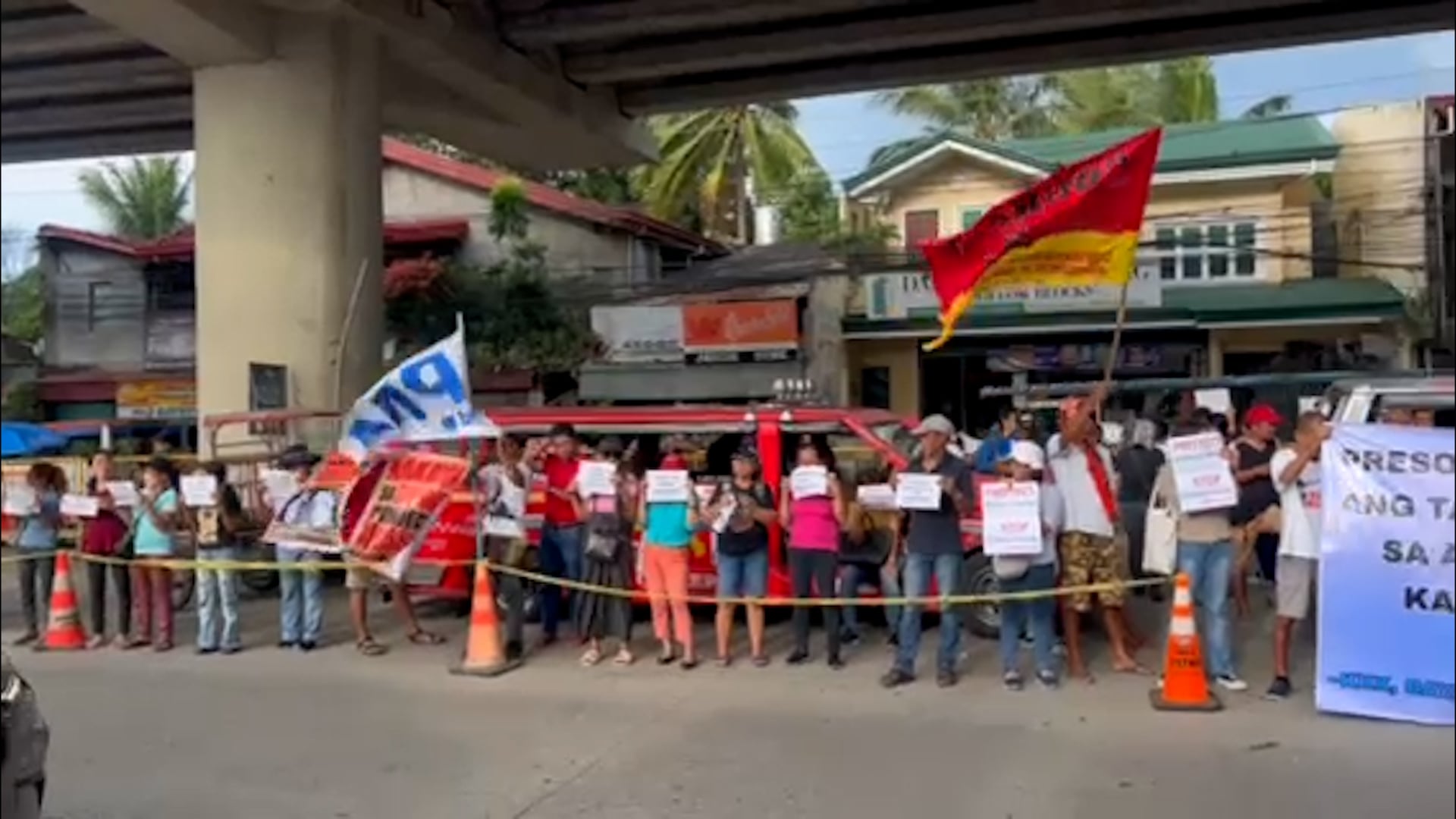 Protest staged below unfinished P800M flyover in Pavia, Iloilo