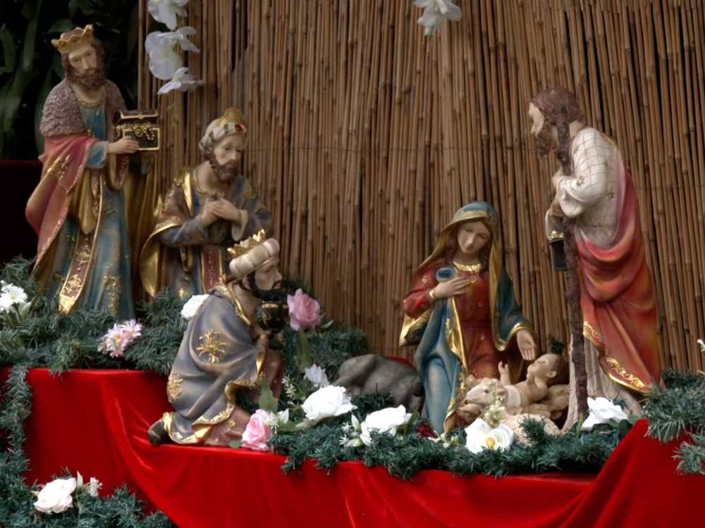 Nativity scenes illuminate parish in Batangas