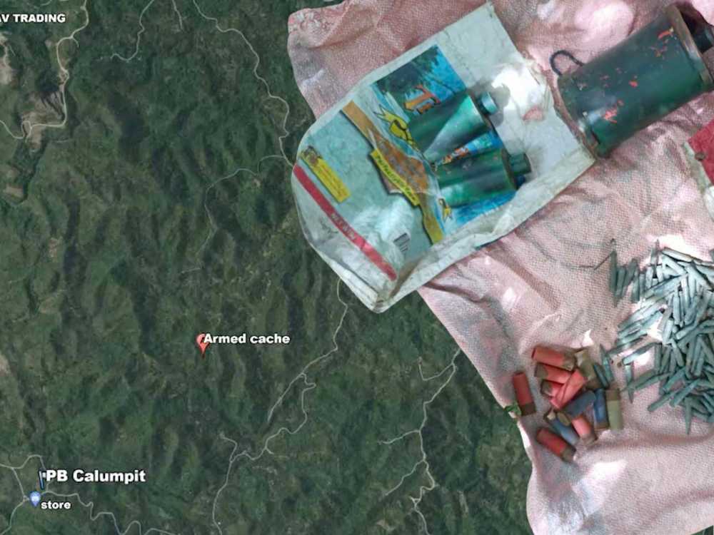 Soldiers unearth weapons in Batangas