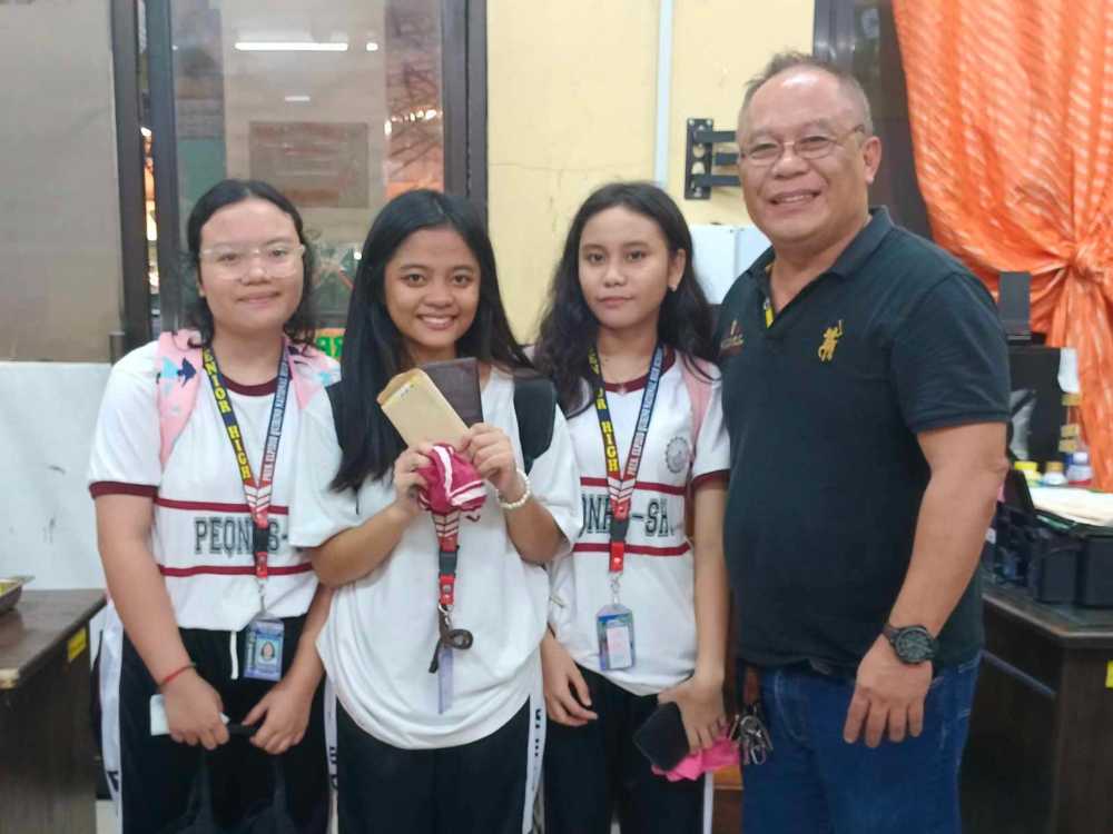 Students return wallet with P15K cash in La Union
