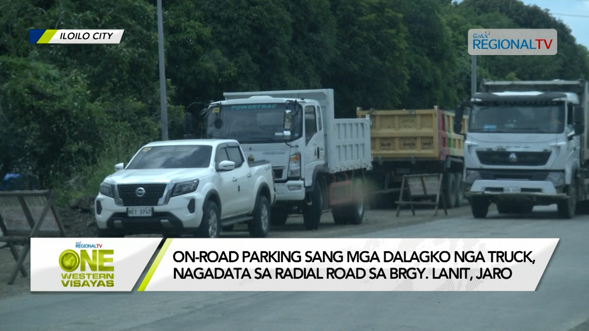 On-road parking sang mga dalagko nga truck, nagadata sa radial road sa Jaro On-road parking sang mga dalagko nga truck, nagadata sa radial road sa Jaro