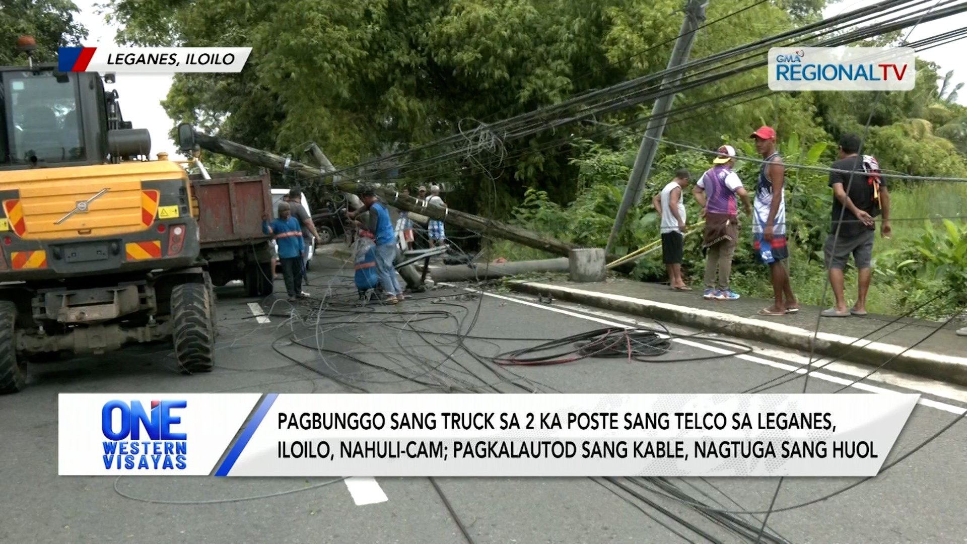 Pagbunggo sang truck sa 2 ka poste sang telco sa Leganes, Iloilo, nahuli-cam | One Western Visayas