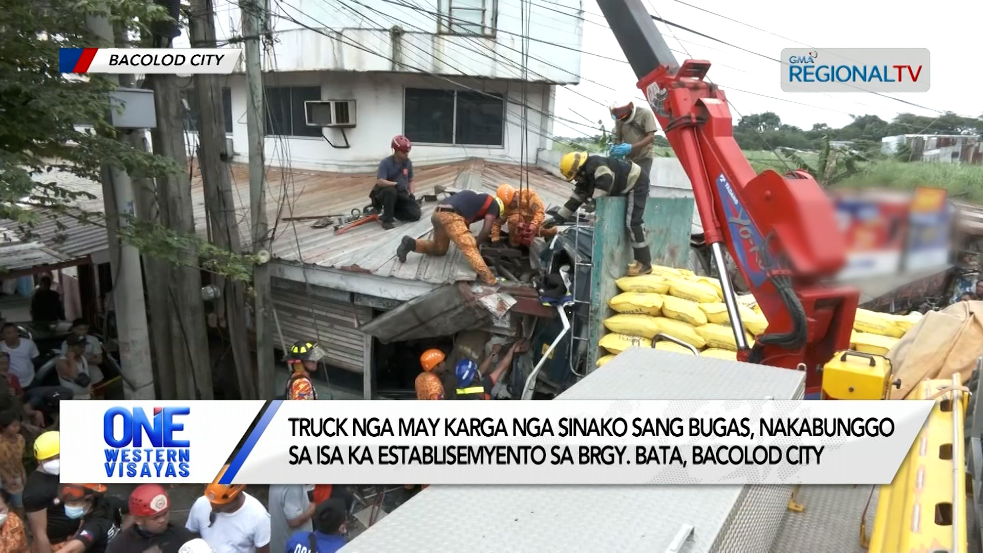Truck nga may karga nga sinako sang bugas, nakabunggo sa isa ka ... Truck nga may karga nga sinako sang bugas, nakabunggo sa isa ka ...