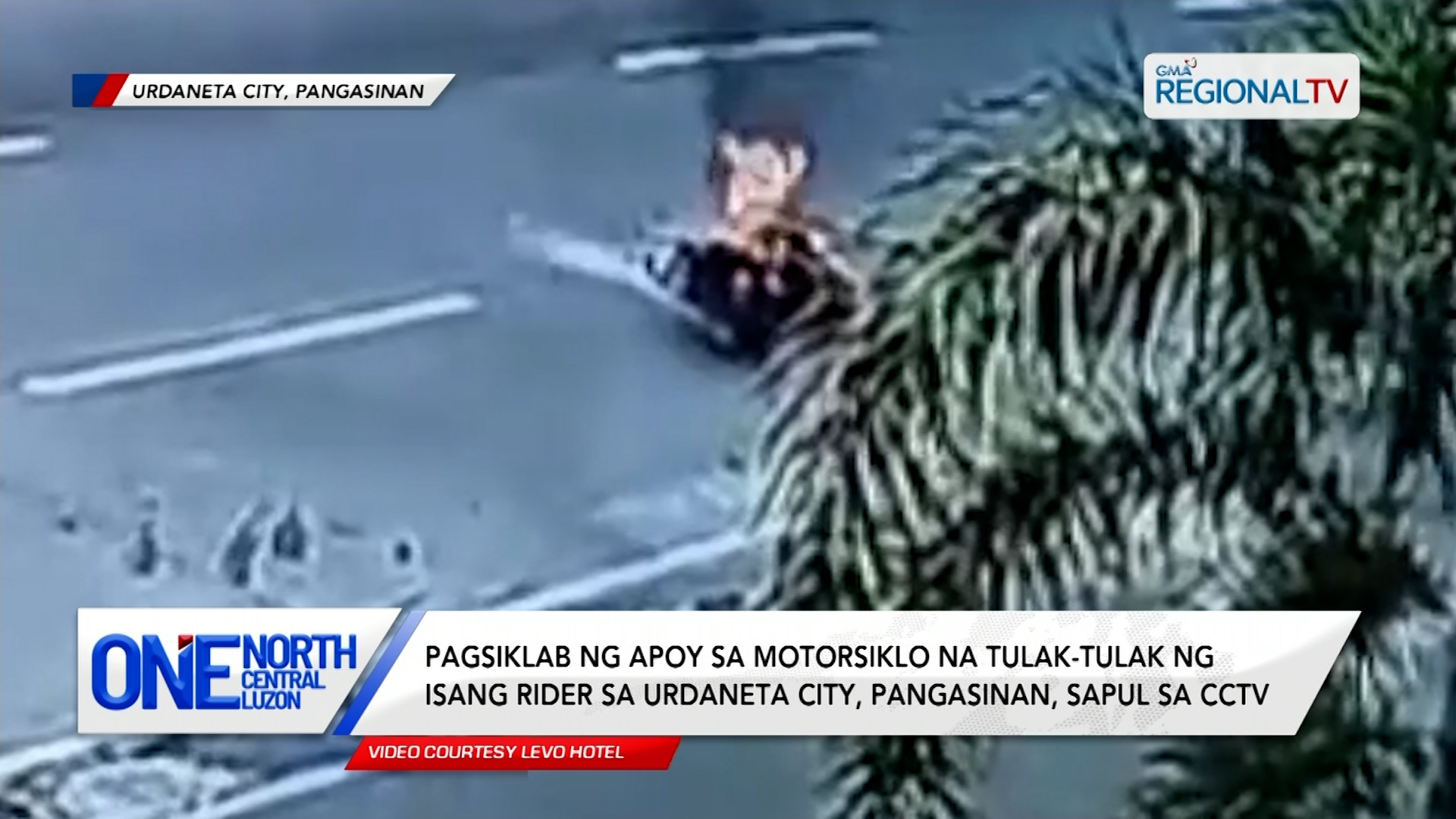 Pagsiklab ng apoy sa motorsiklo na tulak-tulak ng rider, sapul sa CCTV