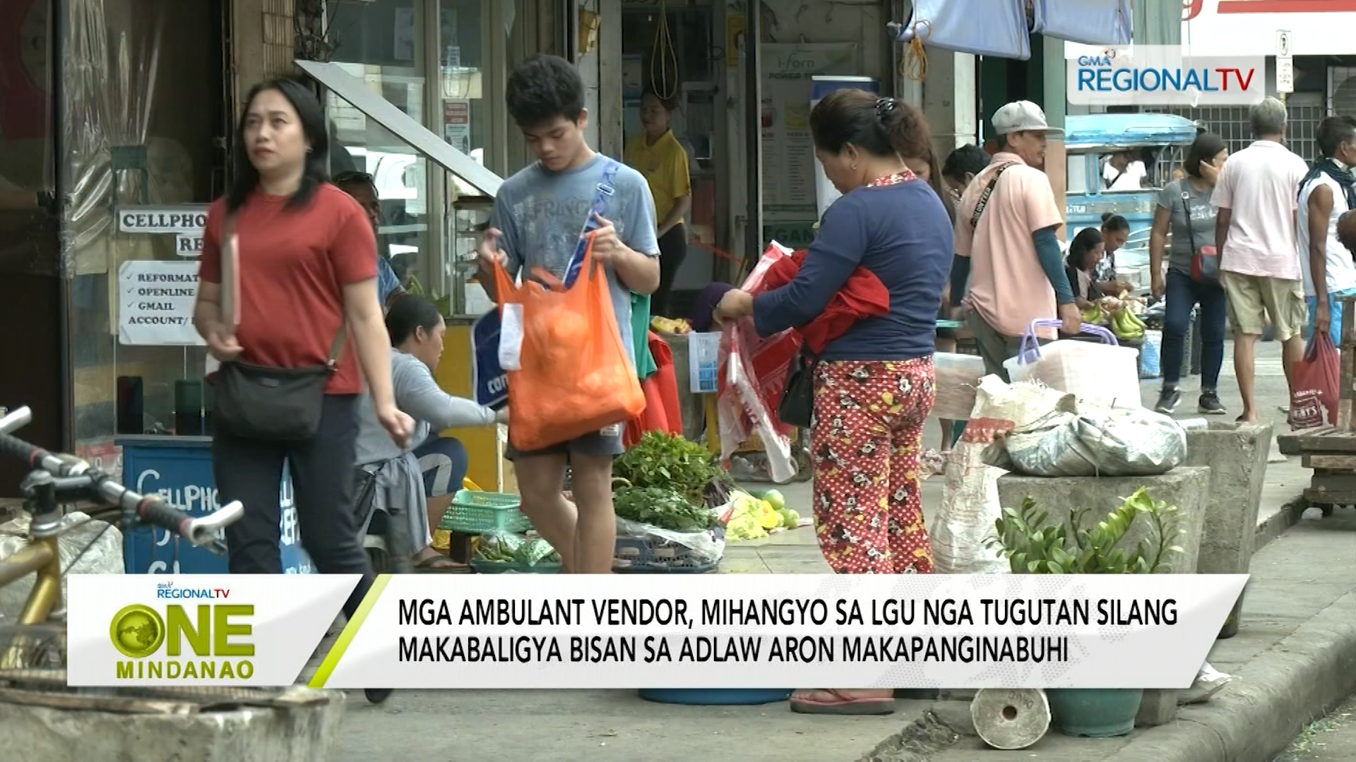 Mga baligya sa mga ambulant ug sidewalk vendors palibot sa Cogon Market ... Mga baligya sa mga ambulant ug sidewalk vendors palibot sa Cogon Market ...