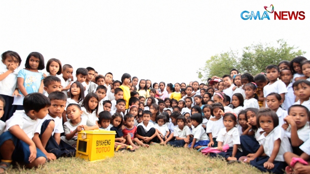 Filipino children, hungry for a better future | GMA News Online