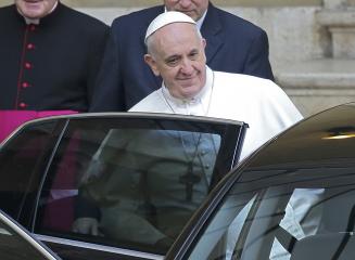 Pope Francis tells priests to buy 'humble' cars | Ang People's Pope Sa ...