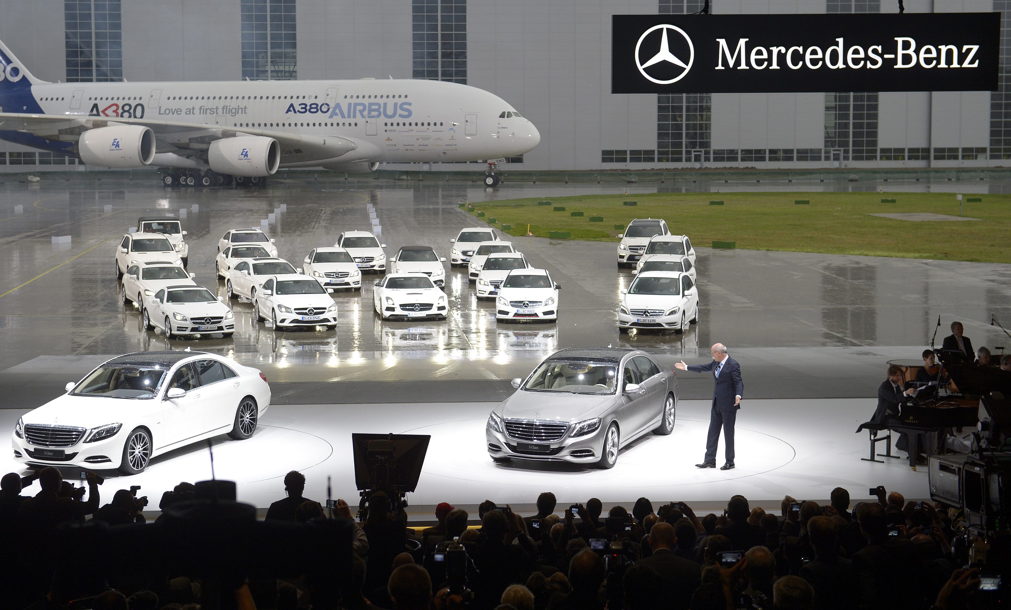 Daimler unveils make-or-break Mercedes S-Class flagship | GMA News Online
