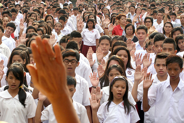 Mga estudyante galing probinsiya dumagsa na sa NCR; pulis naghigpit sa ...