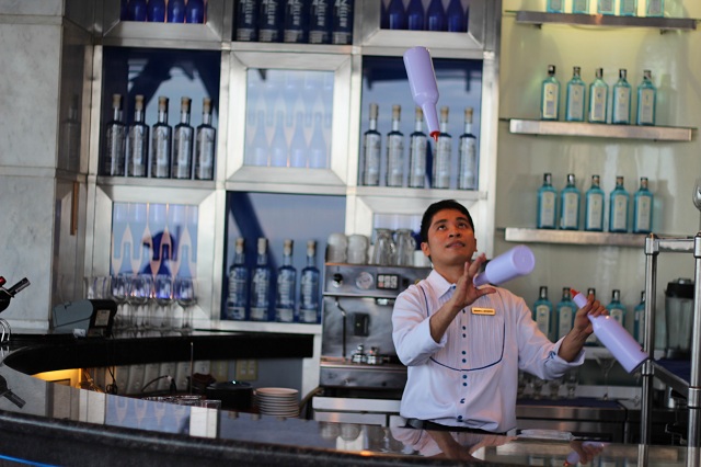 Award-winning Pinoy bartender to perform skills at Cucina in HK | GMA ...