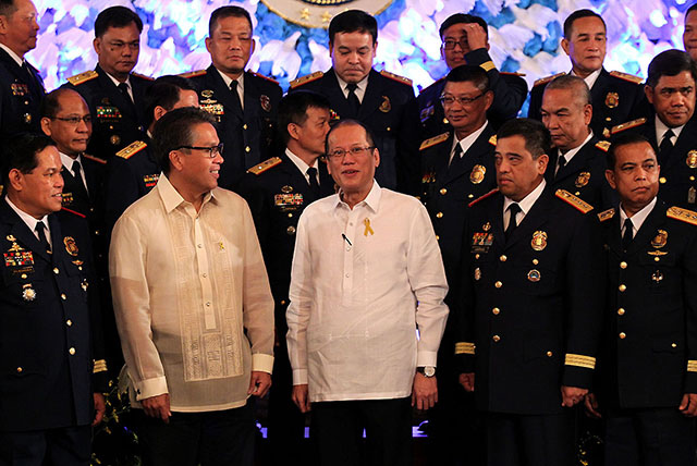 PNoy swears in 39 newly promoted police generals | GMA News Online