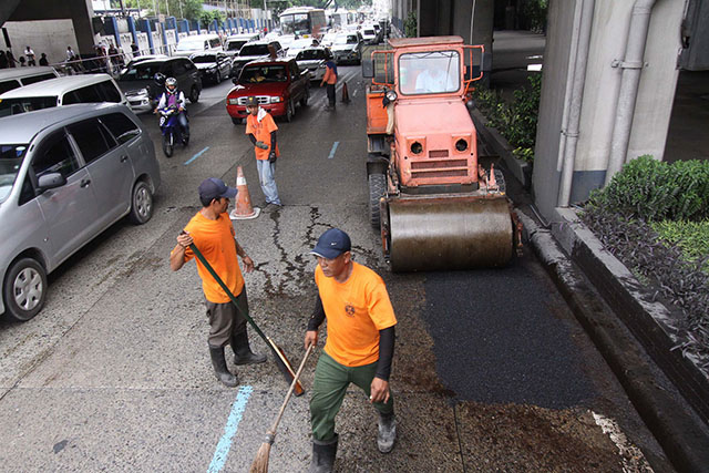 DPWH blames MMDA for unfinished roadworks | GMA News Online