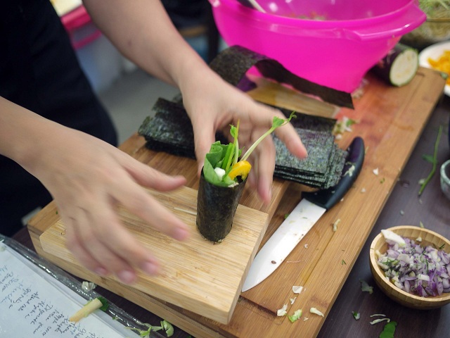 Eating 'rawrrr': The appetizing world of raw food | GMA News Online