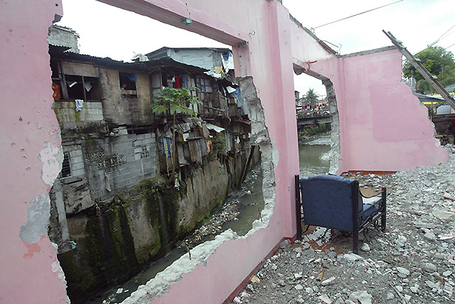 Over 600 families relocated from Maricaban Creek in Pasay | GMA News Online