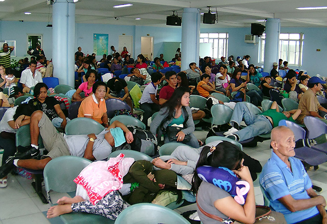 Over 400 passengers stranded in Albay due to storm Santi | GMA News Online