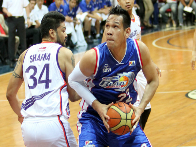 PBA: Fajardo posts 17 as locals lead Petron past Air21 | GMA News Online