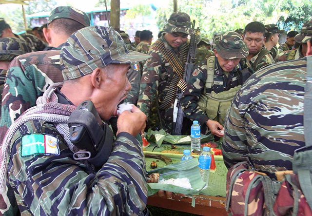 Marawi police chief released by captors —PNP spokesman | GMA News Online