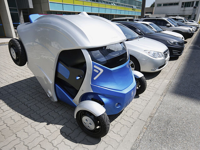 South Korean 'Armadillo' car folds up for easy parking | GMA News Online