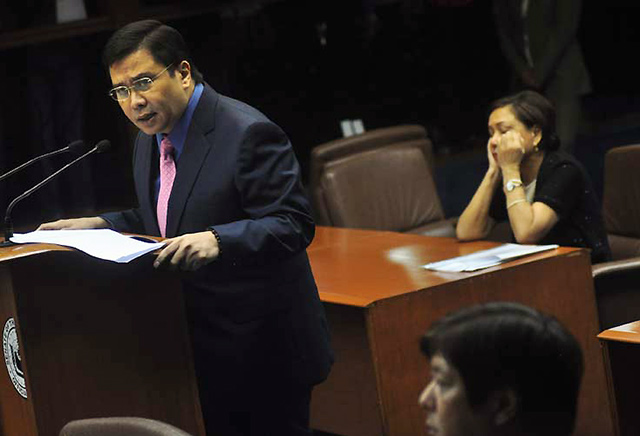 Senator Jinggoy Estrada departs for the US | GMA News Online