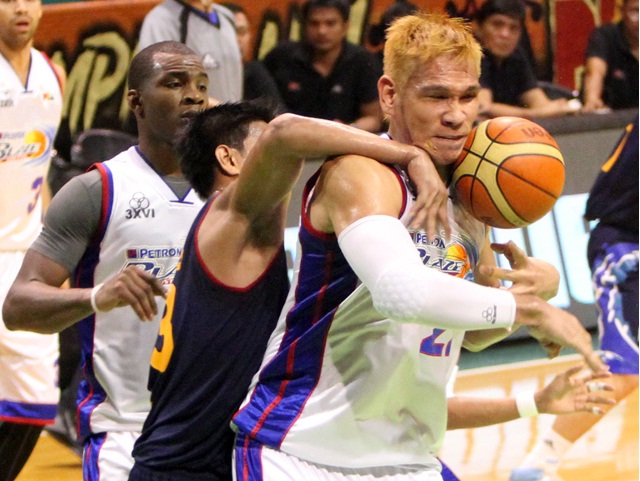 PBA: Rain or Shine prevents sweep, shackles Petron in the endgame | GMA ...