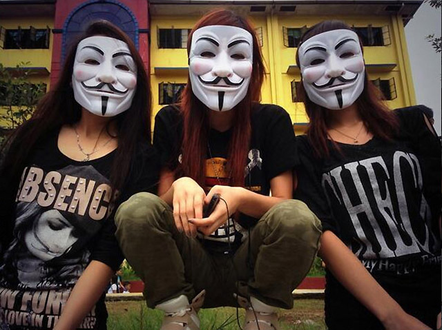 Hacker group dons masks, march near Congress vs pork | GMA News Online