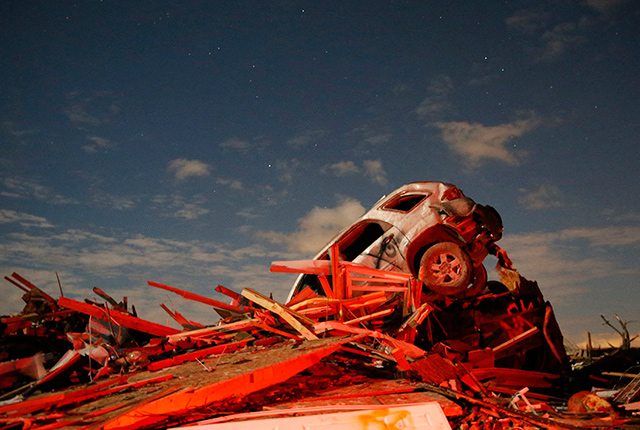 Fast-moving storm kills five as tornadoes rip US Midwest | GMA News Online