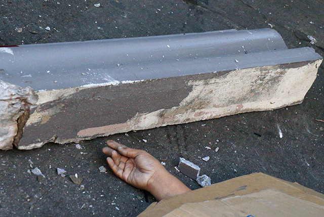Falling concrete from old building kills 2 in Manila | GMA News Online