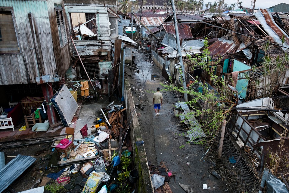 DepEd 7 needs P699M to repair Yolanda-hit classrooms | GMA News Online