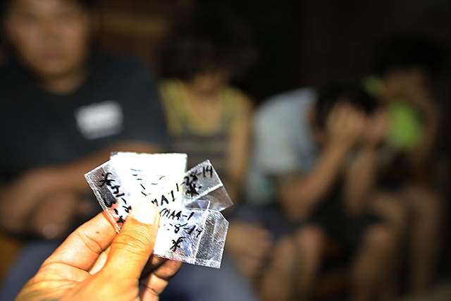 Cops nab 7 suspected drug pusher, users in Manila raid | GMA News Online