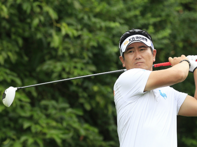 Golf: Yang sets early pace in Phoenix, Mickelson seven back | GMA News ...