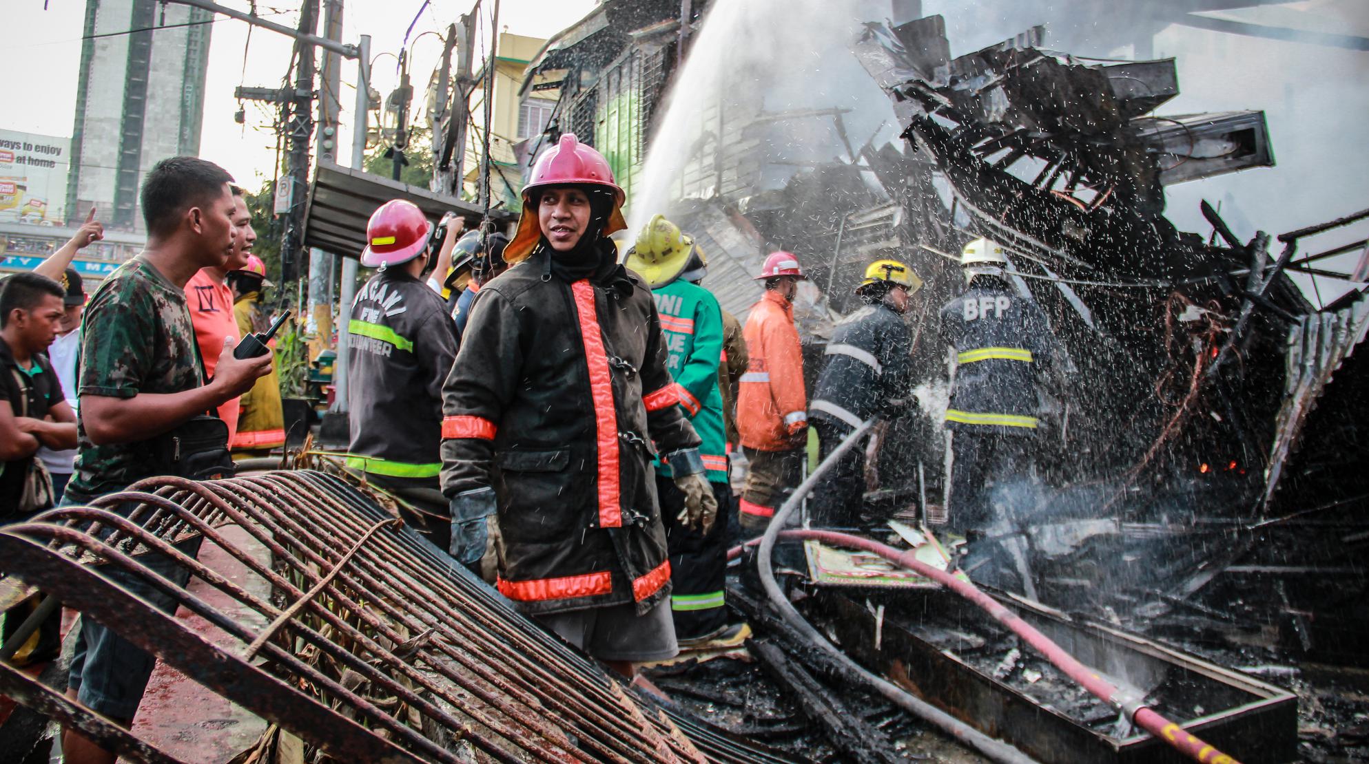 1 killed in 3 predawn fires in Manila, Marikina | GMA News Online