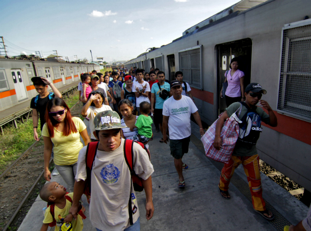 PNR train stalls in Manila | GMA News Online