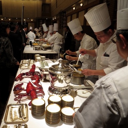 Japanese chefs try their hand at kaldereta for Yolanda aid | GMA News ...