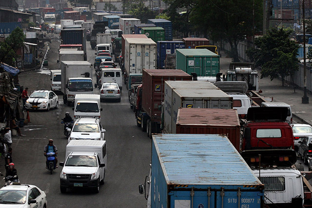Traffic builds up along NLEX, SLEX as Holy Week exodus continues | GMA ...