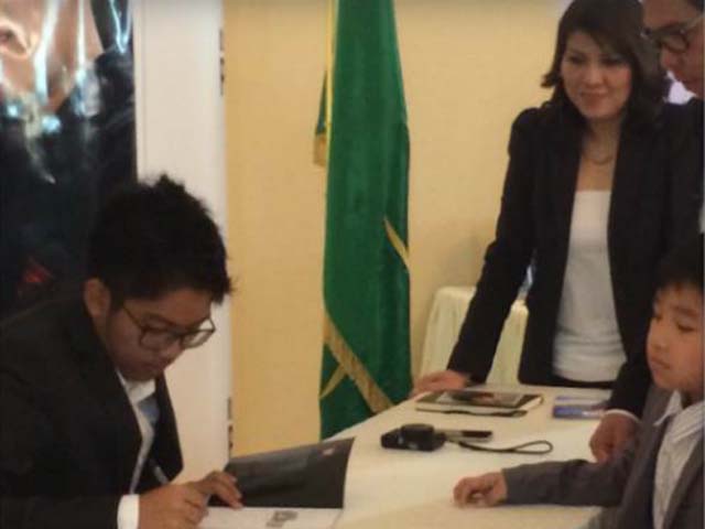 Young Pinoy writer in Riyadh launches third book | GMA News Online