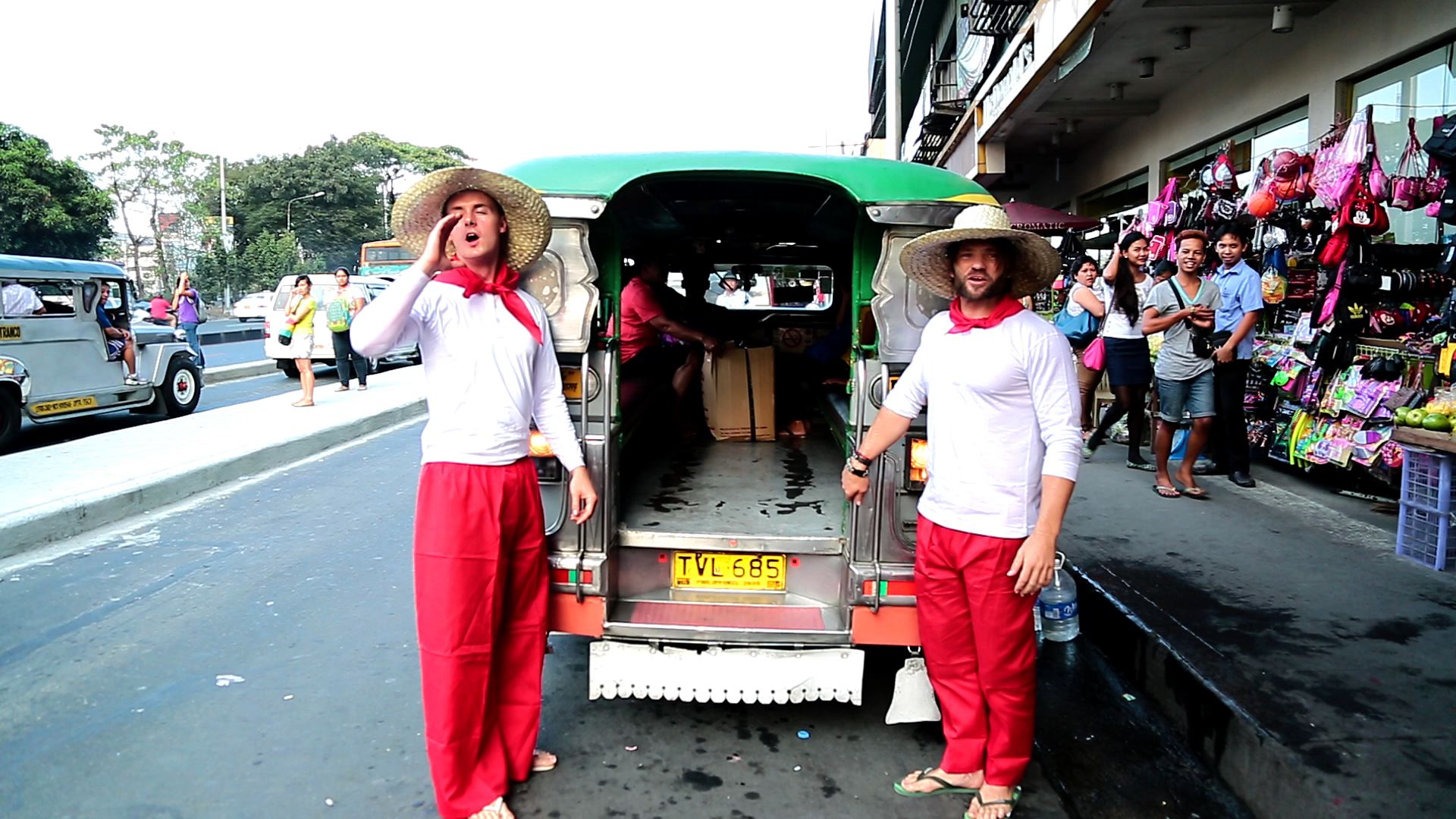 Two 'Foreignoys' who are truly Pinoy at heart | GMA News Online