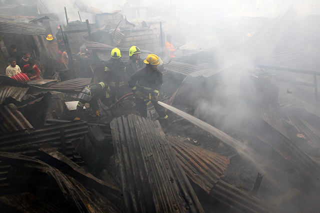 Fire hits Quezon City residential area | GMA News Online