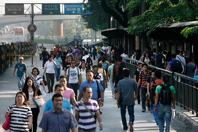 MMDA: 8 roads to undergo reblocking this weekend | GMA News Online