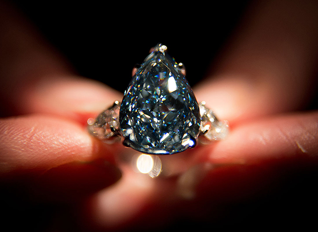 'Blue Moon Diamond' sells for world record $48.4 million - Sotheby's ...